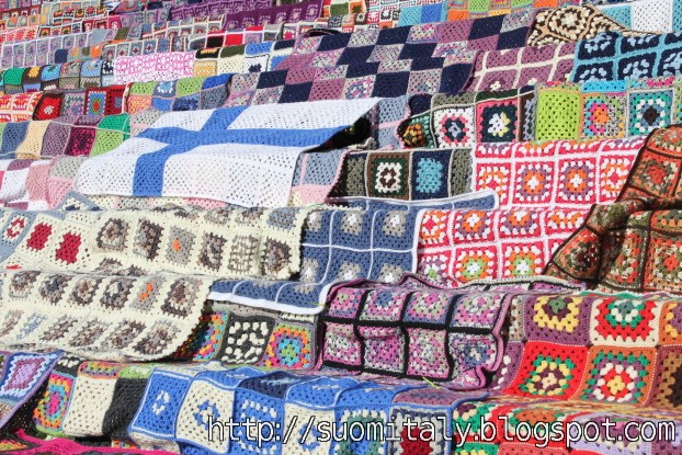 Suom(I)taly stories: Coperte, colori e primati