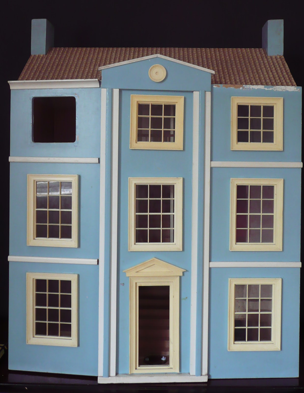 Amber's House: A derelict dolls house