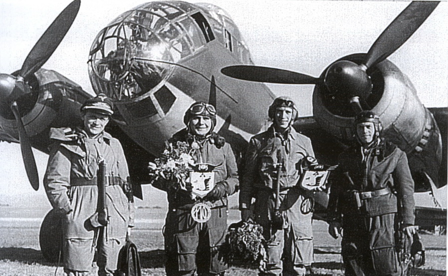 NAZI JERMAN: Foto Perayaan Feindflugjubiläum (Misi Bersejarah)