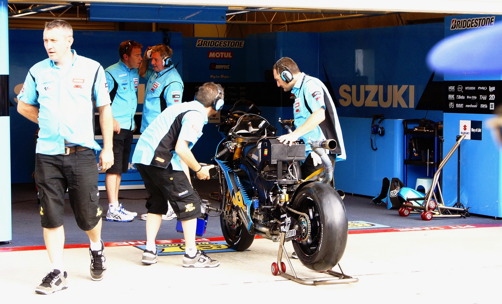 Stu's Shots R Us: Team Rizla Suzuki Looks to Be Returning for 2012 ...