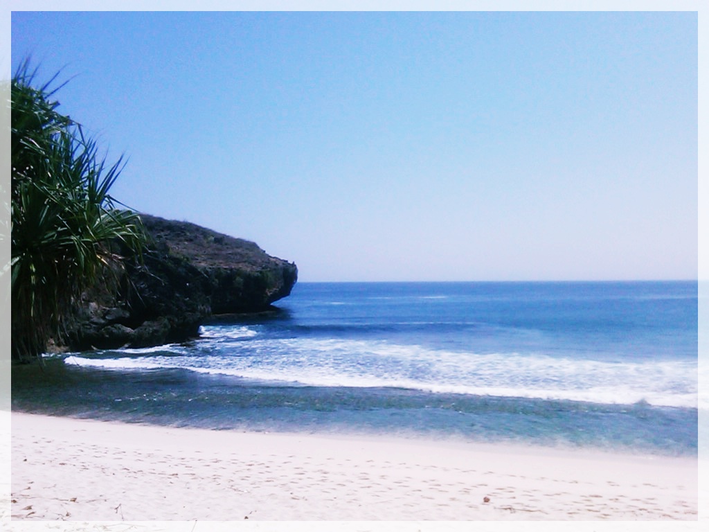 Buna: Pantai Srau Pacitan - Wonderful Indonesia