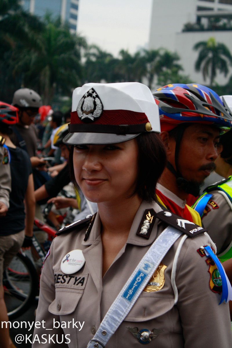 Mr. Windu dot Com: Koleksi Foto Polwan Cantik Briptu Eka Frestya