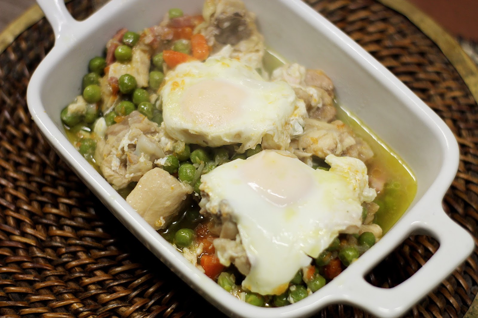 Frango Estufado com Ervilhas e Ovo Escalfado - Pieces Of Me