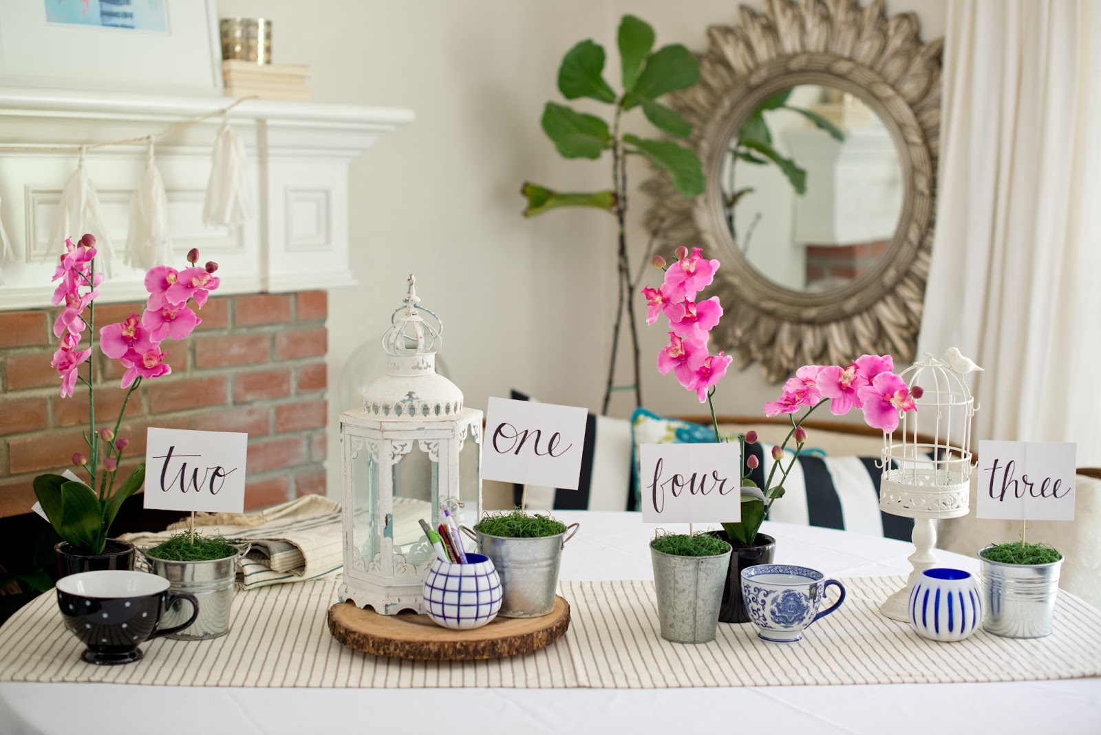 Domestic Fashionista: Moms Group Table Decor