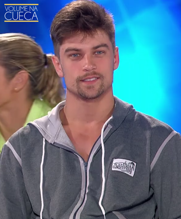 Rafael Sander saltando só de sunga no "Saltibum" - Volume na Cueca