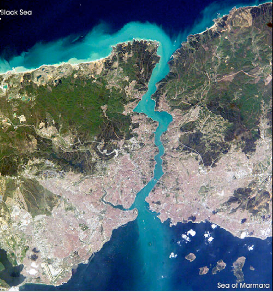 UM PASSEIO PELO ESTREITO DE BOSFORO, ISTAMBUL. - Mundo A