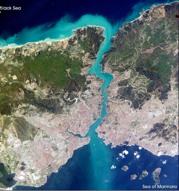 UM PASSEIO PELO ESTREITO DE BOSFORO, ISTAMBUL. - Mundo A