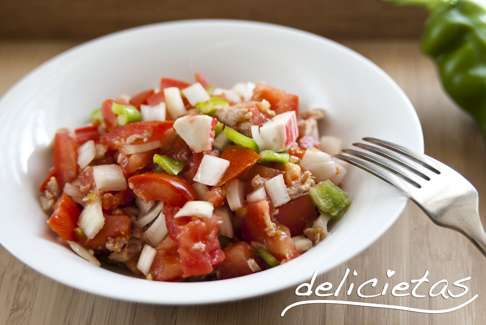 www.delicietas.es: Picadillo de tomate, atún y surimi