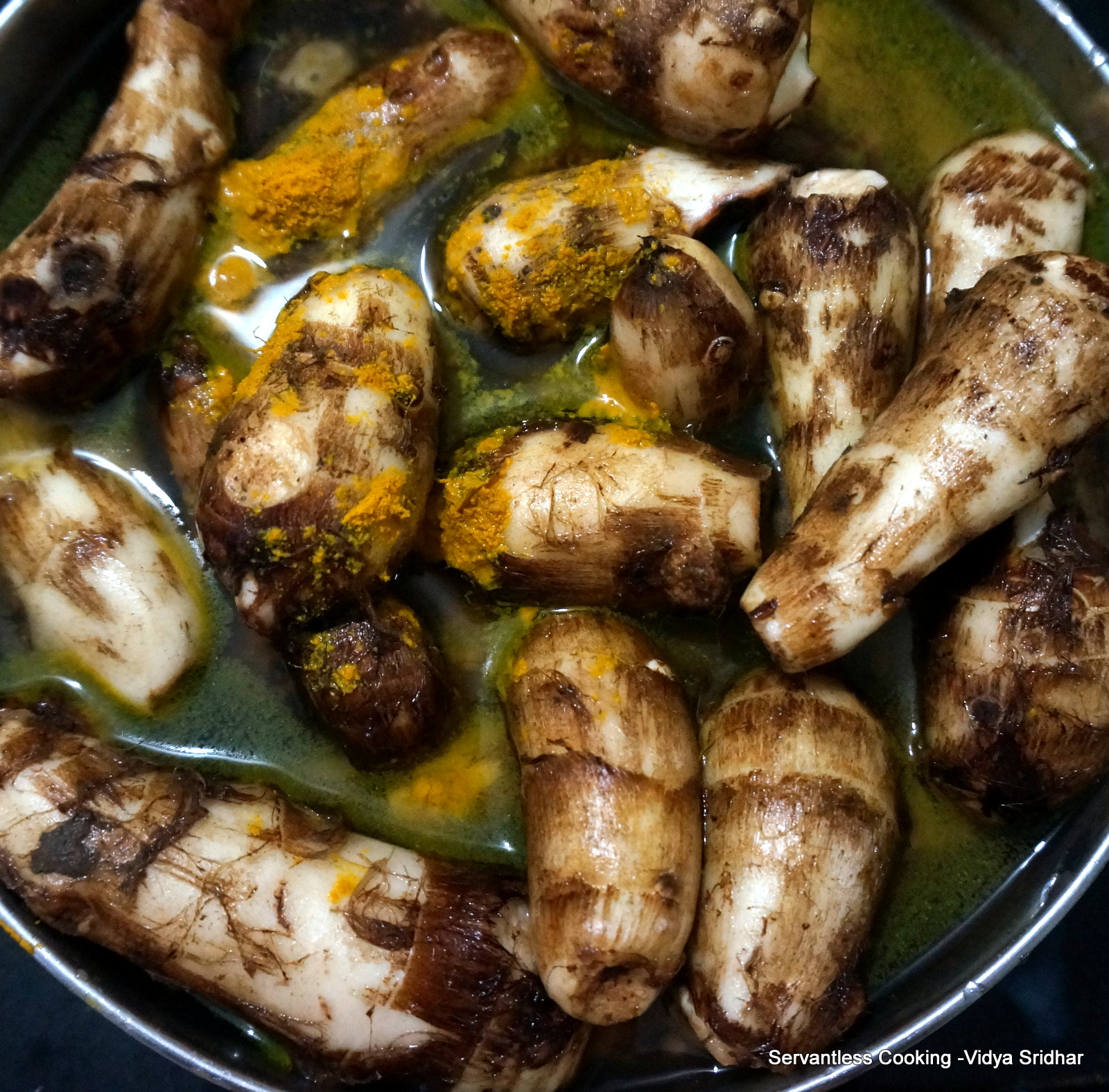 Servantless cooking : Cheppankizhangu Karamadhu- (Colocasia Curry ...