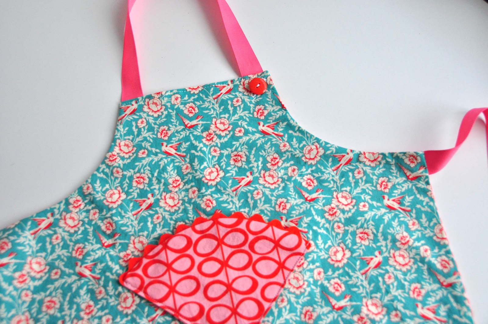 Aesthetic Nest: Sewing: Child's Reversible Fat Quarter Apron (Tutorial ...