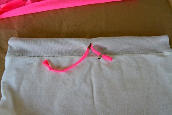 WobiSobi: Sweatshirt Re-style, Drawstring Skirt DIY.