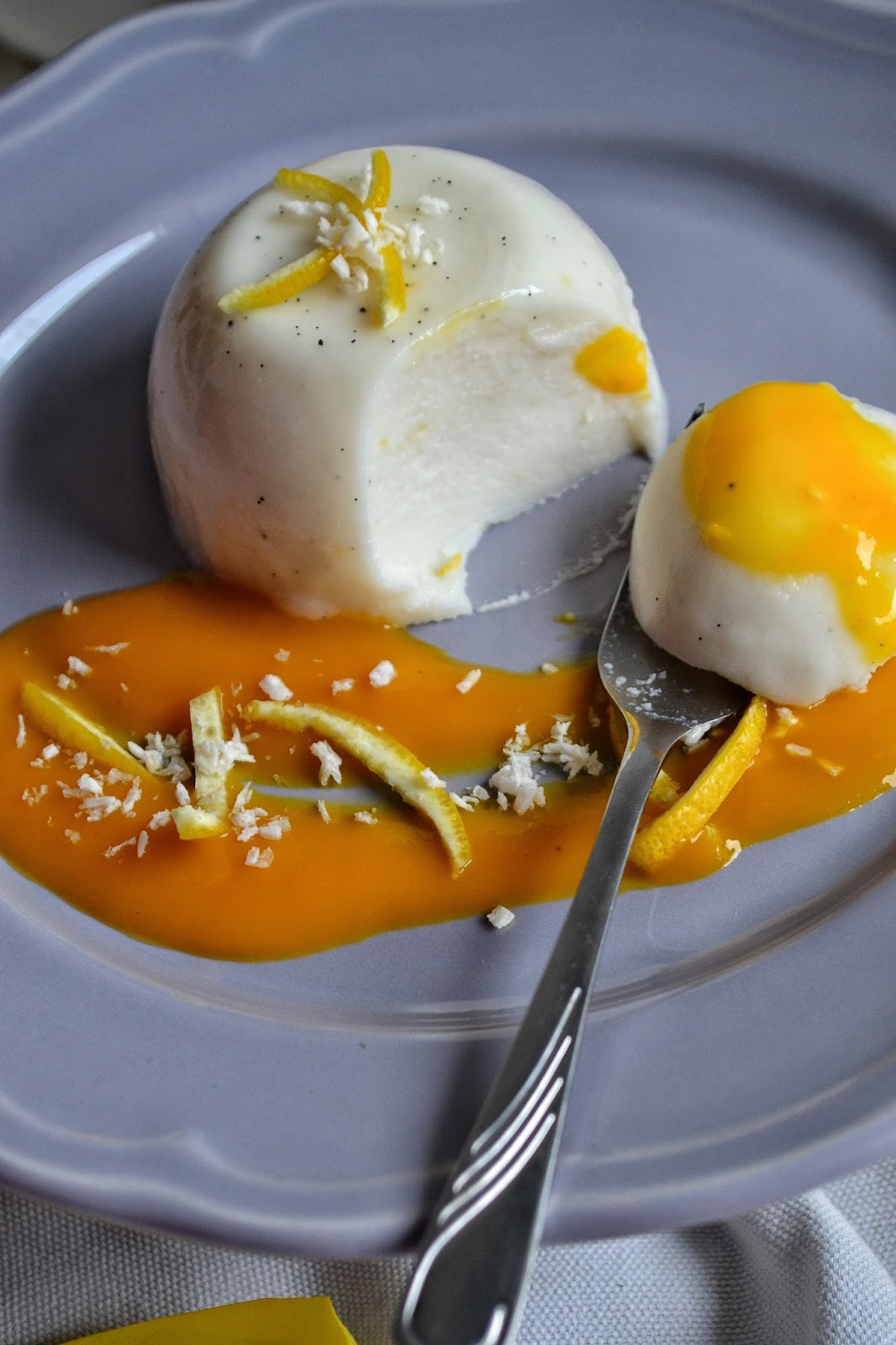 Fit panna cotta z musem z mango i skórką cytrynową • Pysznie czy ...
