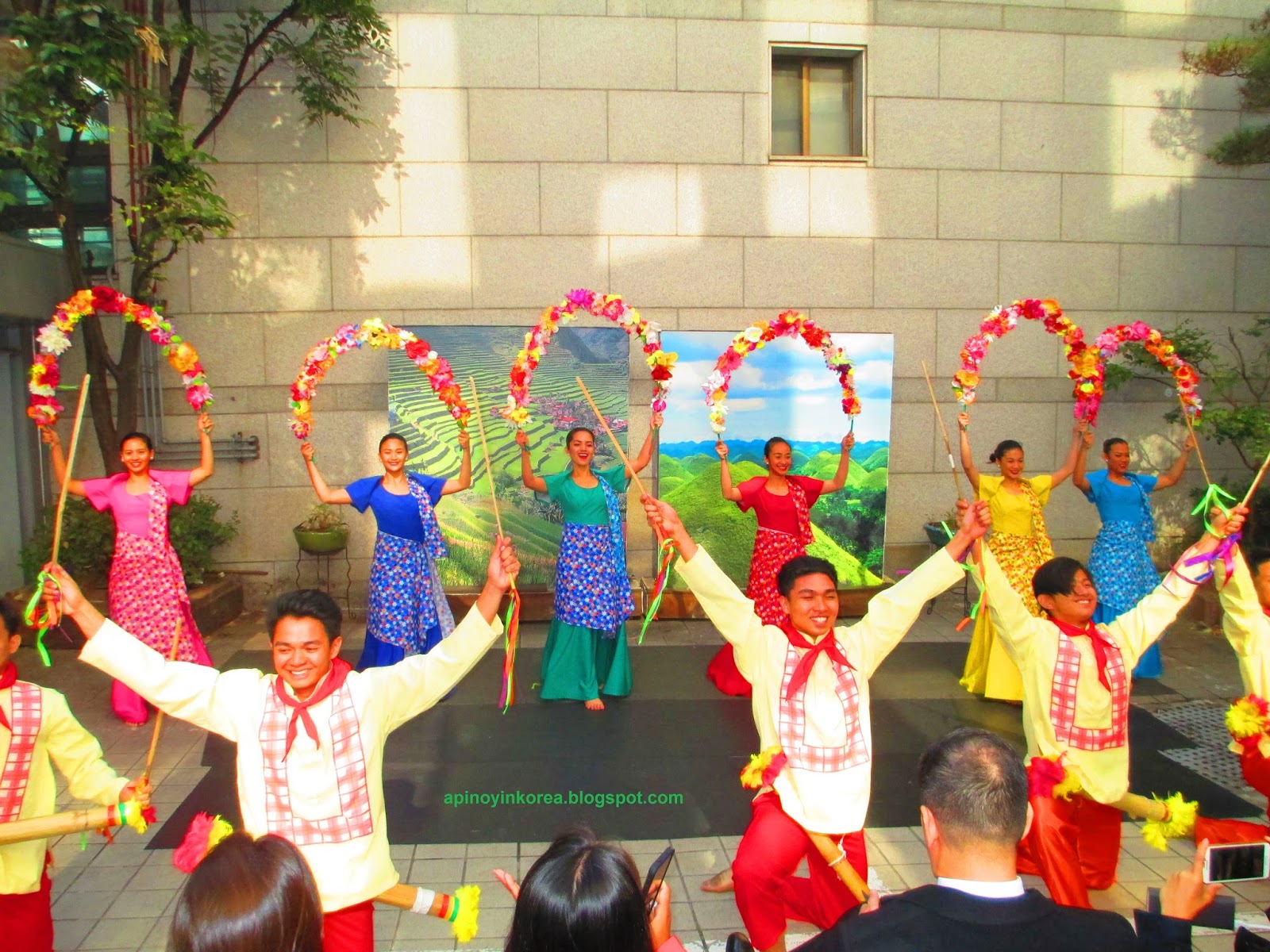 A Pinoy in Korea: The FEU Dance Company @ The Philippine Embassy in Seoul!