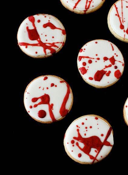 the queen of halloween: BLOOD SPLATTER COOKIES
