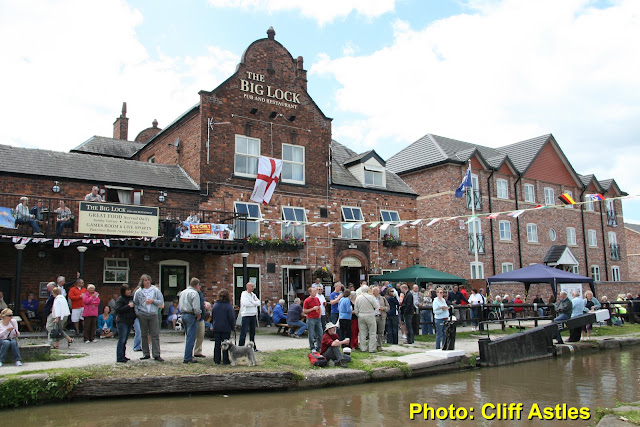 THE MIDDLEWICH DIARY: THE BIG LOCK RE-OPENS (MARCH 2012) (UPDATED MAY 2013)