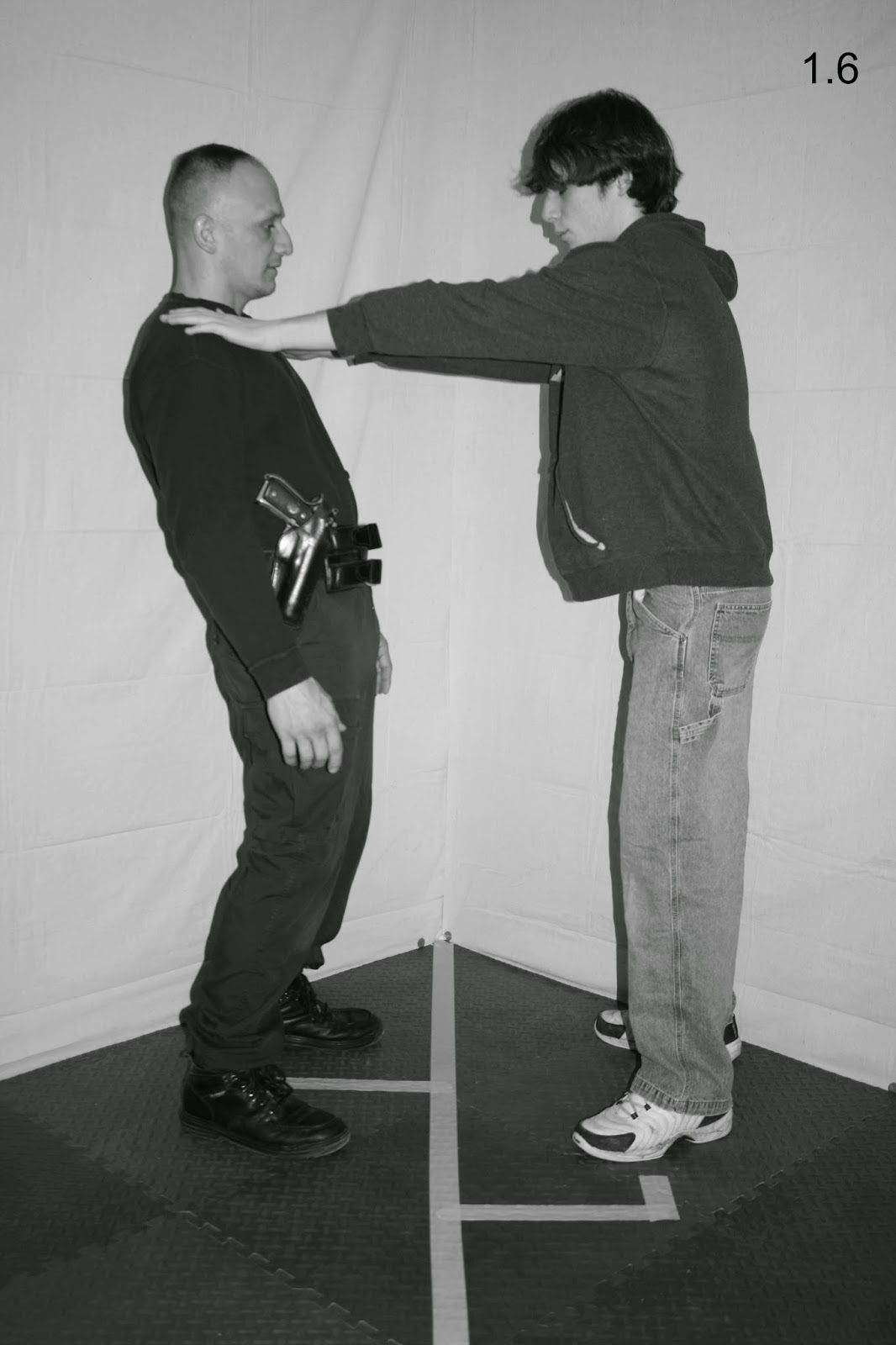 Righting Crime Fiction: A Writer's Guide to Fighting: The Ready Stance