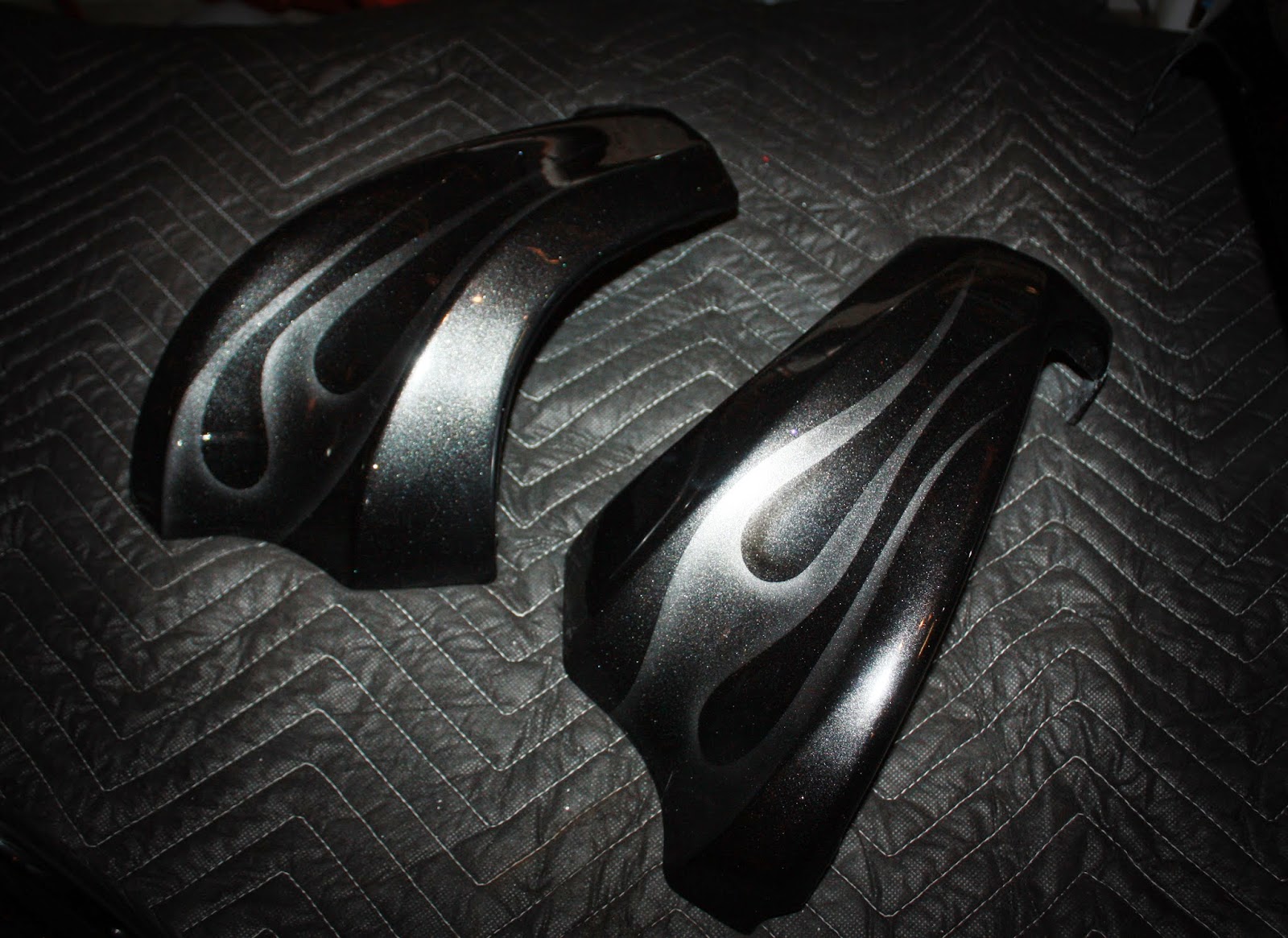 Online Motorcycle Paint Shop: Silver metallic Ghost flames