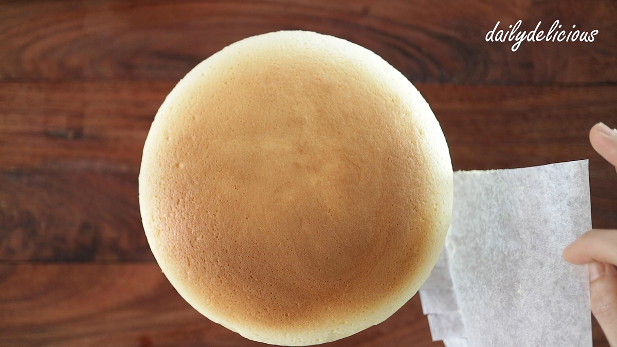 dailydelicious: Japanese Cotton Cheese Cake: Light, soft and easy!