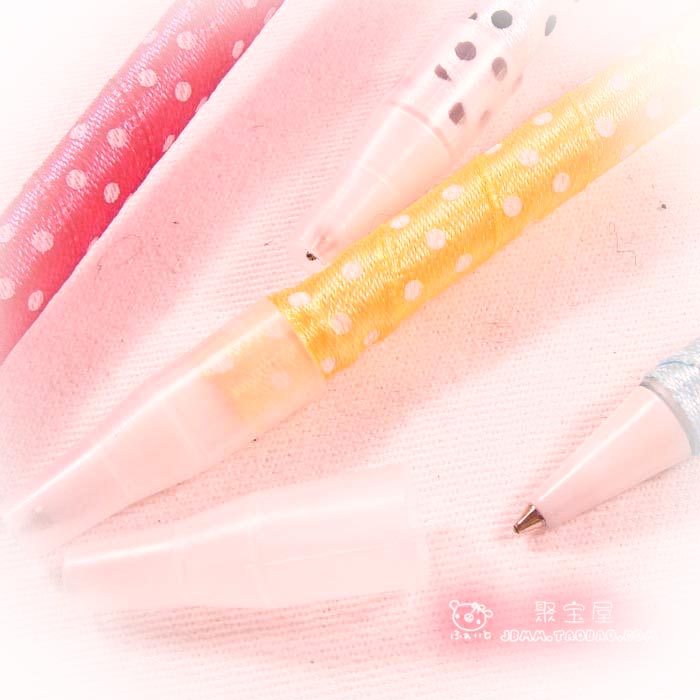 7 Polka Dots: Fluffy Birdie Pen