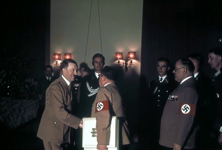 The Mirror: Rare Colorful Photos of Hitler