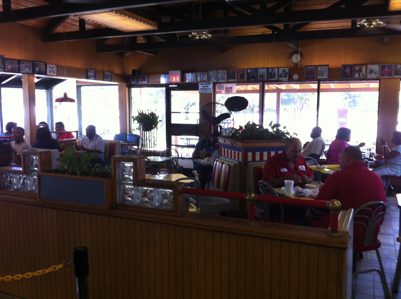 The Barbecue Fiend: Two Podners Bar-B-Que & Seafood (Dallas, TX)