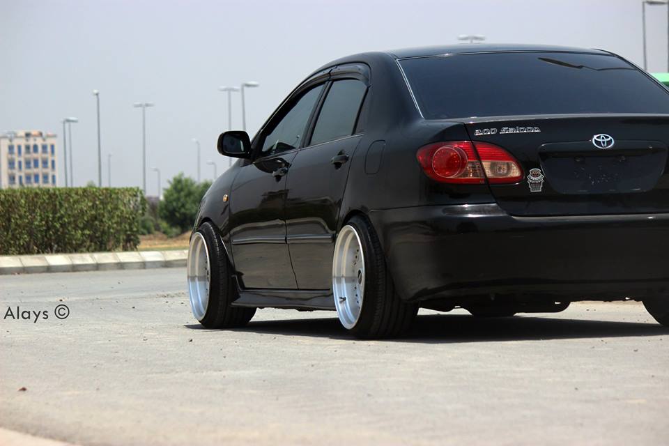 World Modified Cars: BLACK SLAMMED COROLLA