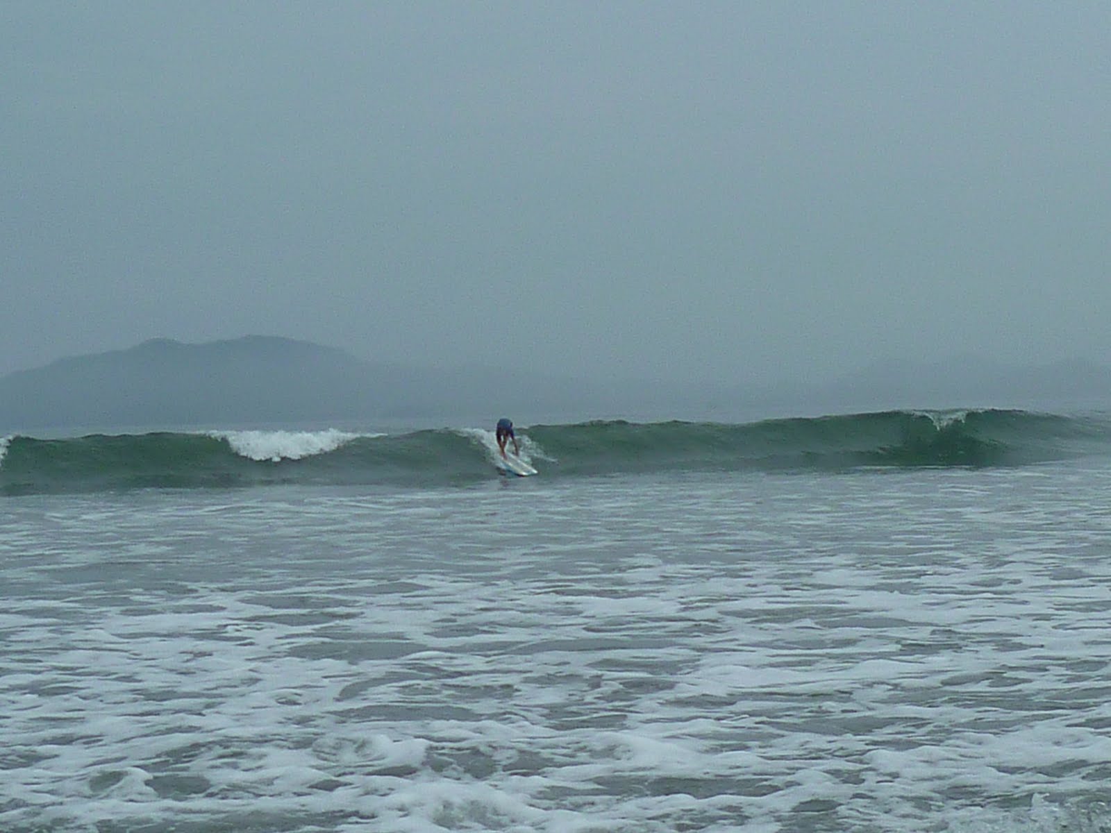 Blogging Honduras: Surfing with Rodney
