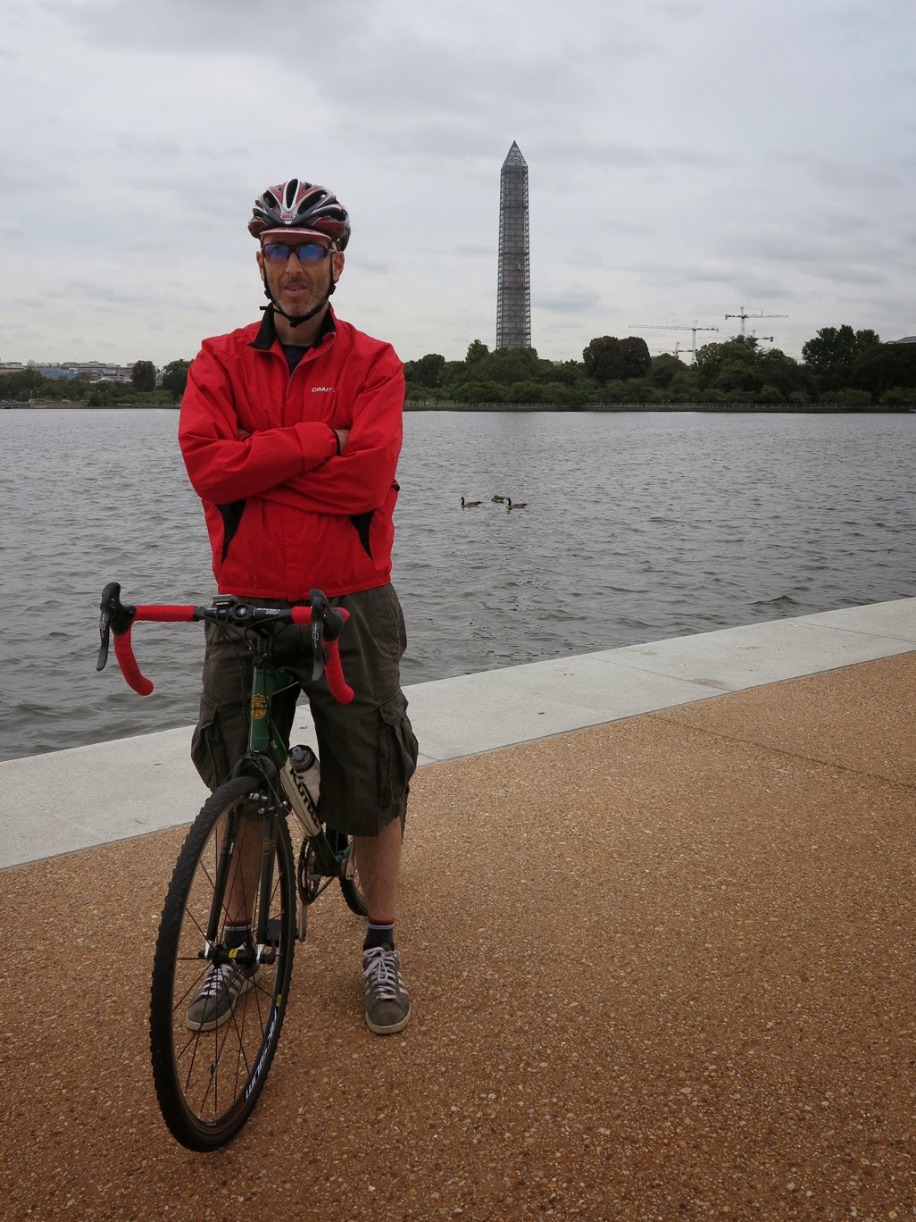 some shots of Graham Davis heading down to the Smithsonian to take a ...