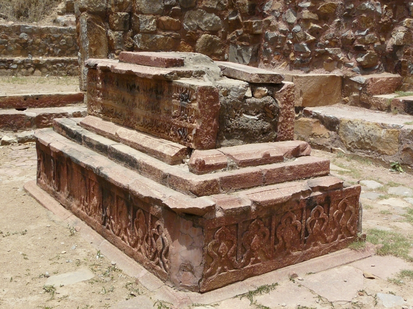 India - a Tourists paradise: Delhi - Tomb of Balban