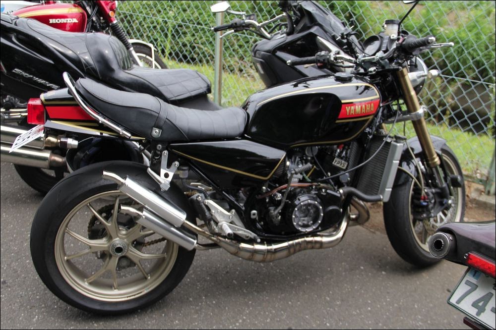 ROAD RIDER: VIVA 2stroke! YAMAHA RZ250 YPVS Custom Bike