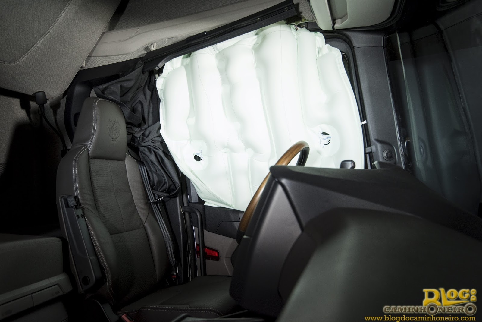 Som das Estradas: NOVO SCANIA TERÁ AIR-BAG LATERAL PARA TOMBAMENTOS