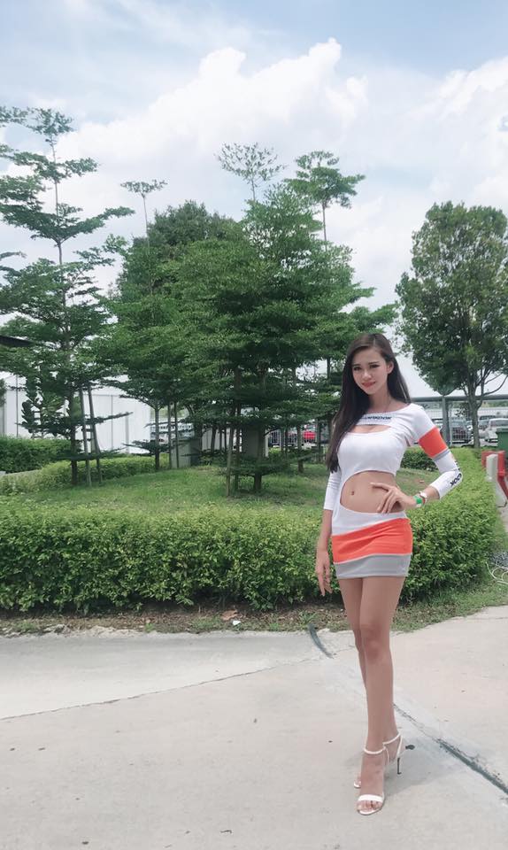 Người đẹp Qi Qi Lee