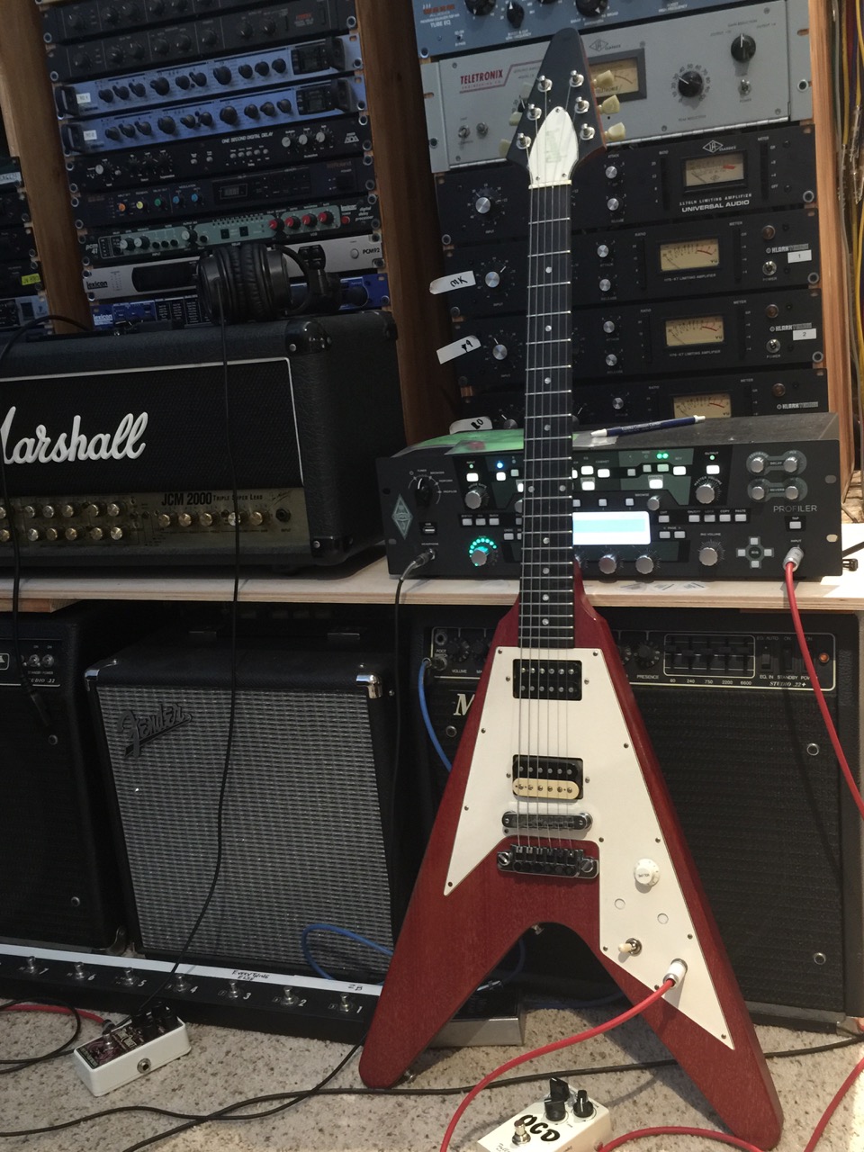 High on Technology: GIBSON FLYING VEE REBUILD