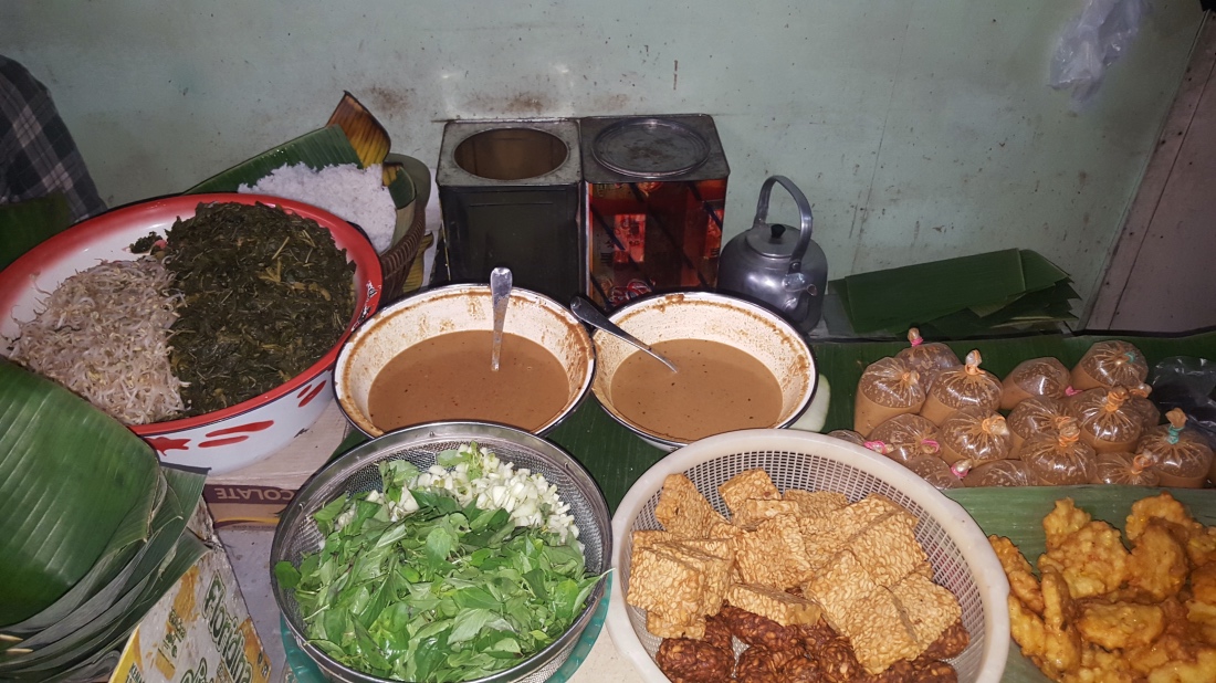 Kisah Bu Sri, 40 Tahun Berjualan Pecel di Pasar Klojen Malang