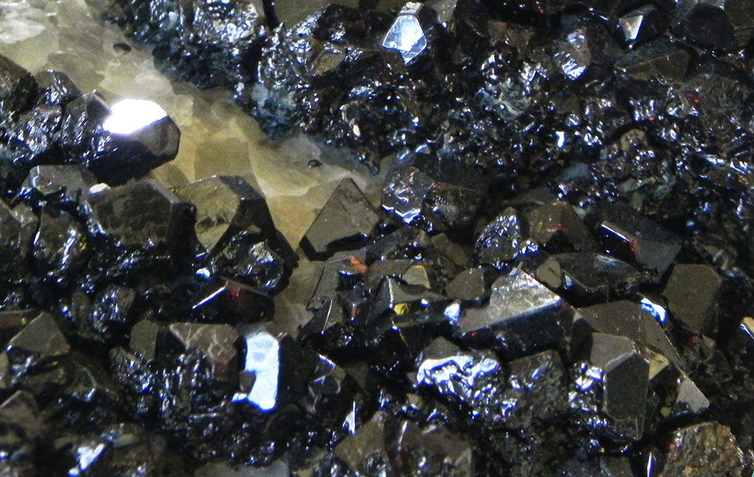 MINERALES: PIROCLORO