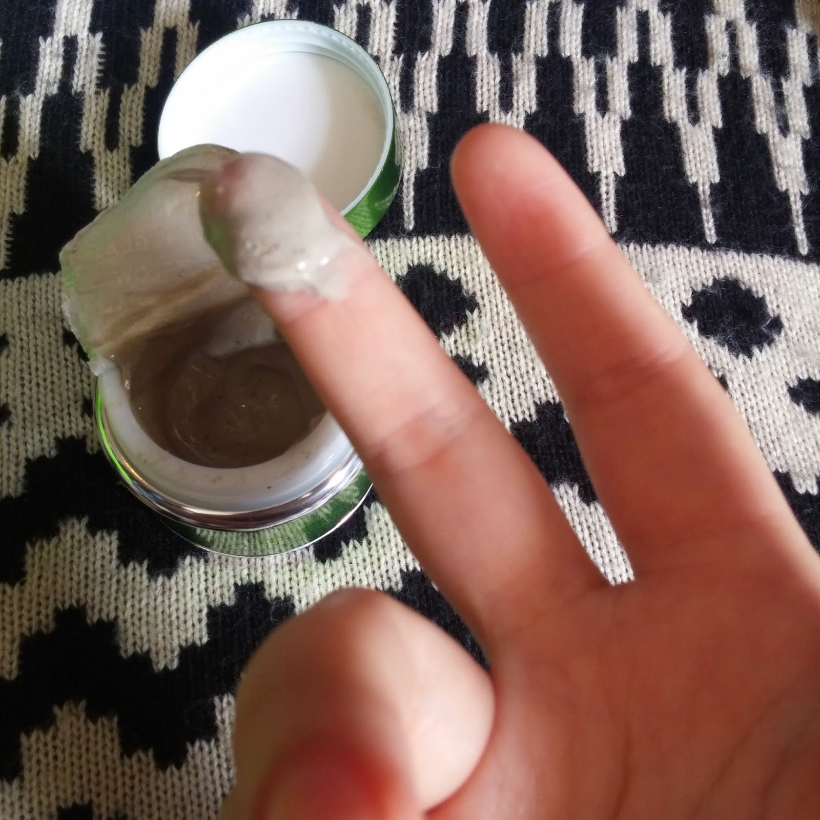 REVIEW: GLAM GLOW POWERMUD™ DUAL CLEANSE TREATMENT - AUDRREY'S / VIEW