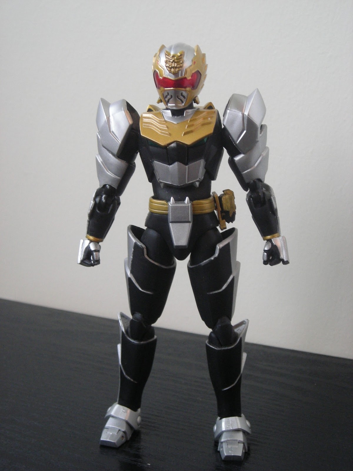 My Shiny Toy Robots: Toybox REVIEW: S.H. Figuarts Gosei Knight