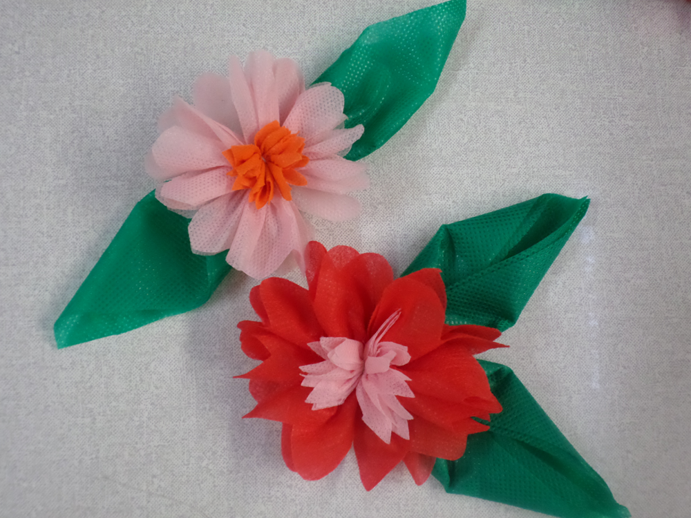 Flores e Flores: Flor de TNT fácil