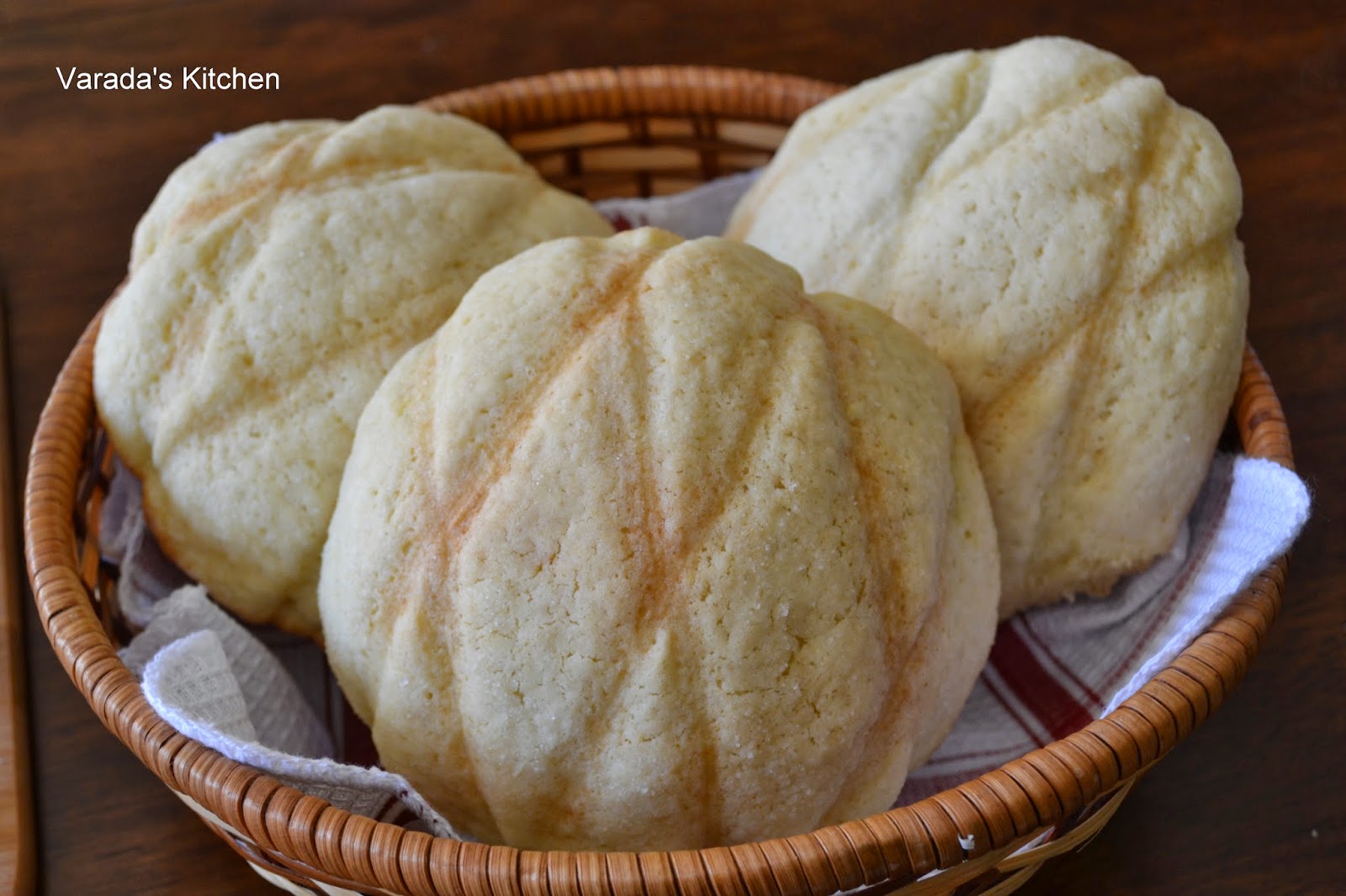 Varada's Kitchen and Garden: Melon Pan (Japanese Cookie Crusted Bread)