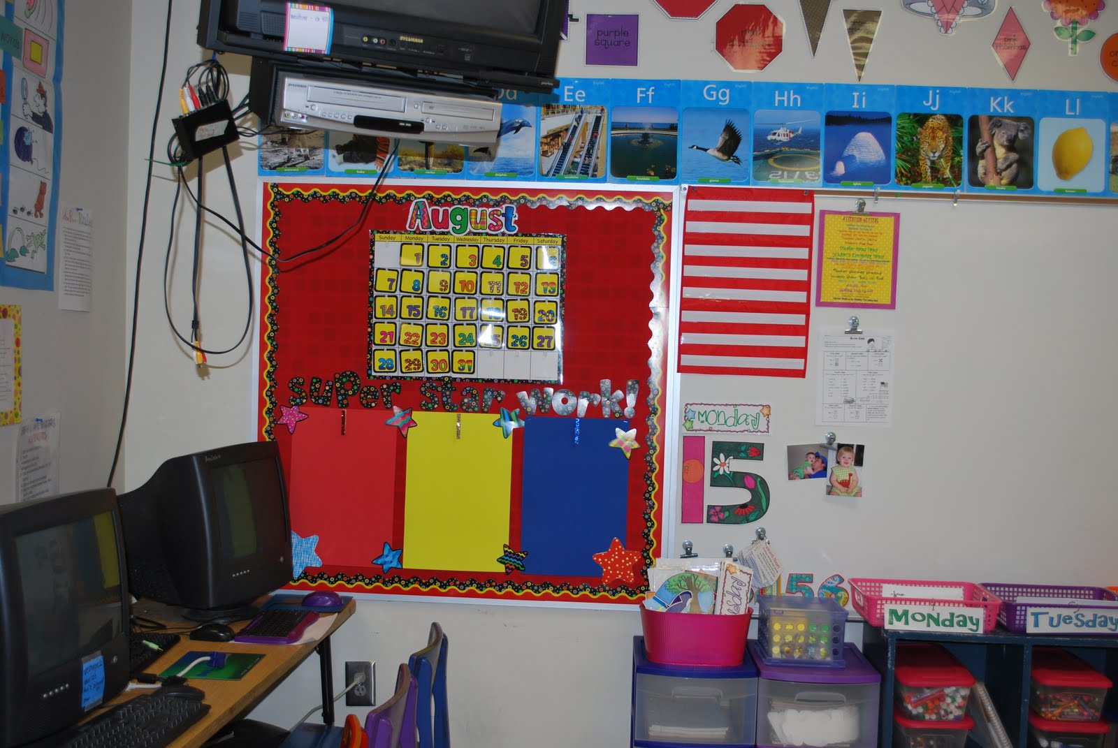 Mrs. Lee's Kindergarten: My Sister's Second Grade Classroom Pics!