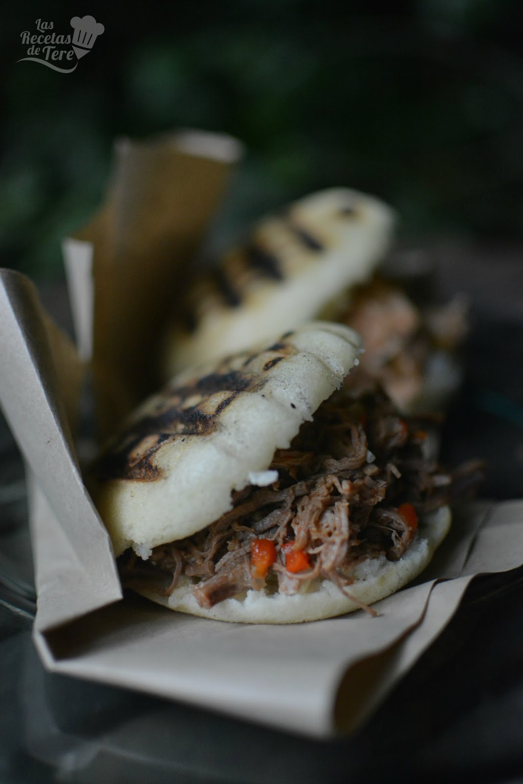 La mejor receta de arepas rellenas con carne mechada y con pollo