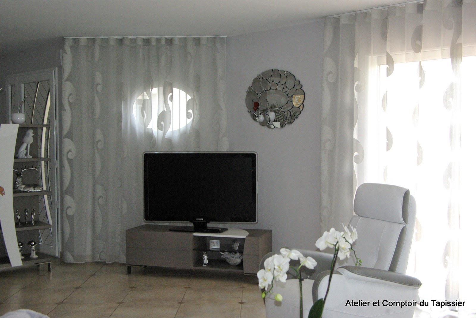 Atelier et Comptoir du Tapissier: Voilages sur tringle WAVE