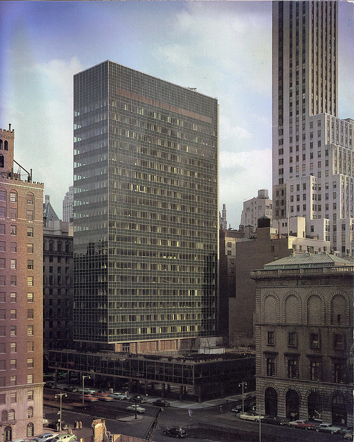 Lever House (1952; Skidmore, Owings & Merill; Nueva York,)