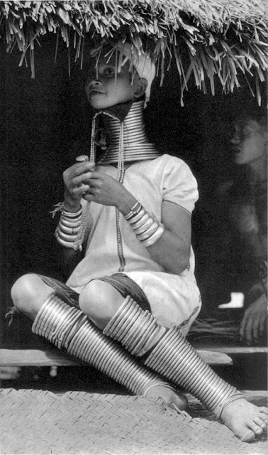 Kayan People: Incredible Vintage Photos of “Giraffe Women” in the 1950s ...