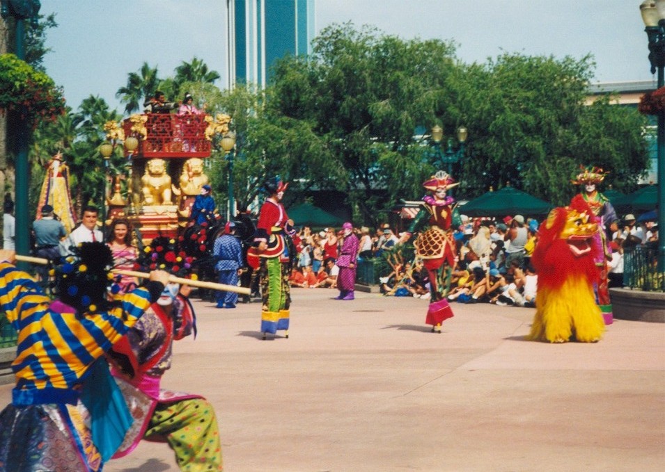 Disney Vacation Kingdom: Mulan Parade