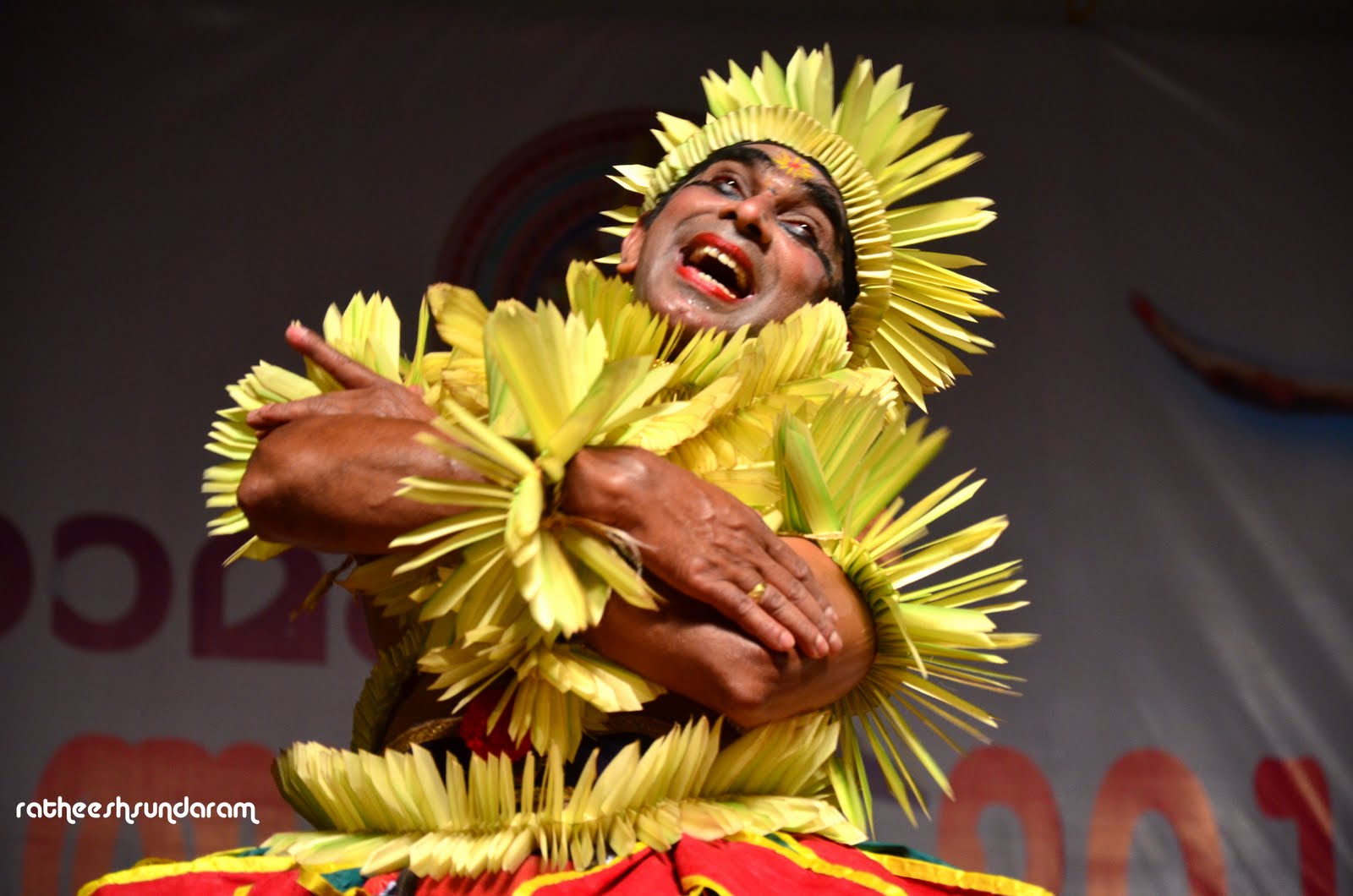A View to Click !!!: Seethankan Thullal - A semi-classical dance form ...
