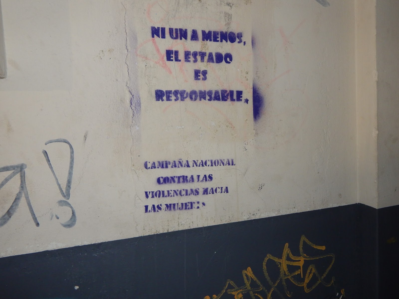 COSAS VARIAS: stencils contra la violencia...