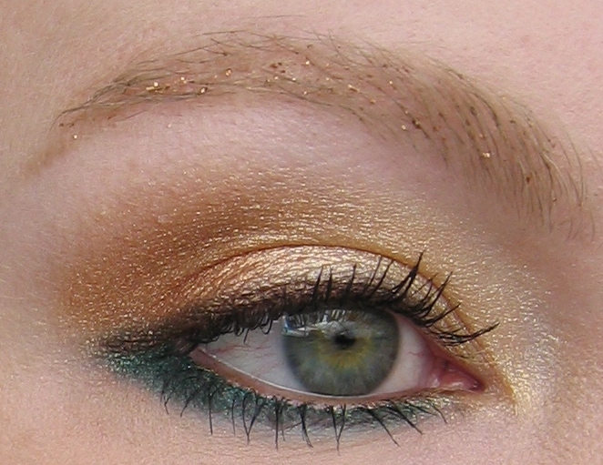 DizzyMakeup: Gold Glitter Brows