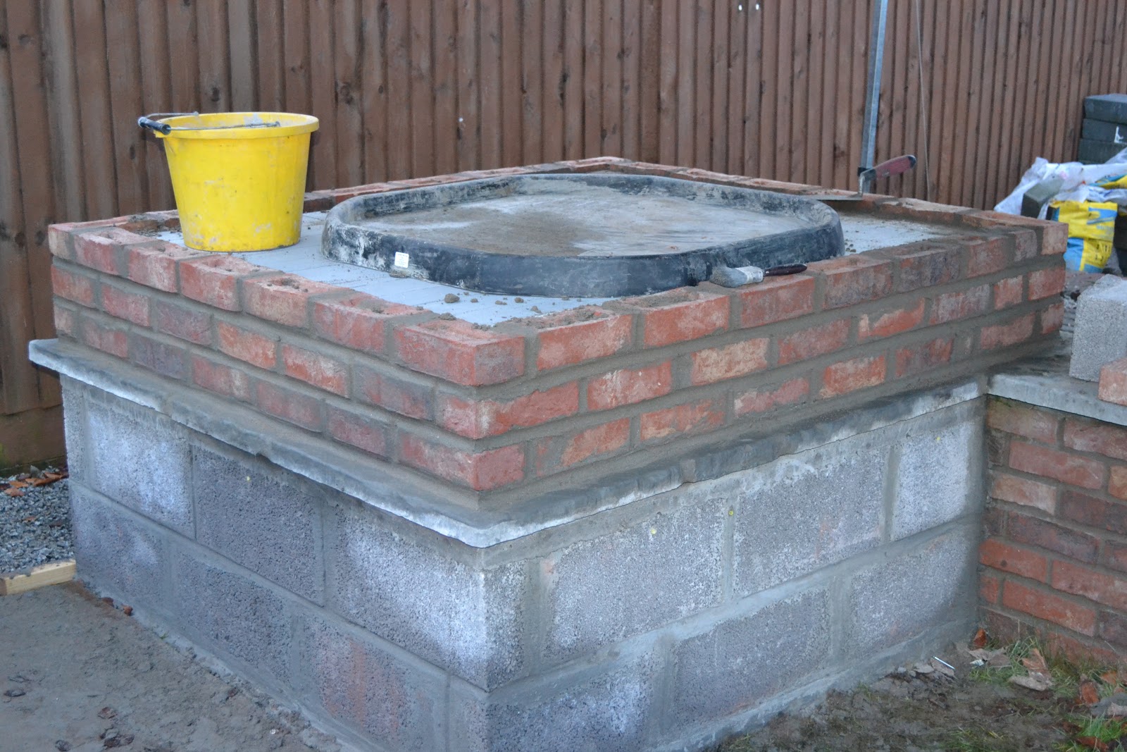Mikes brick pizza oven: My oven build
