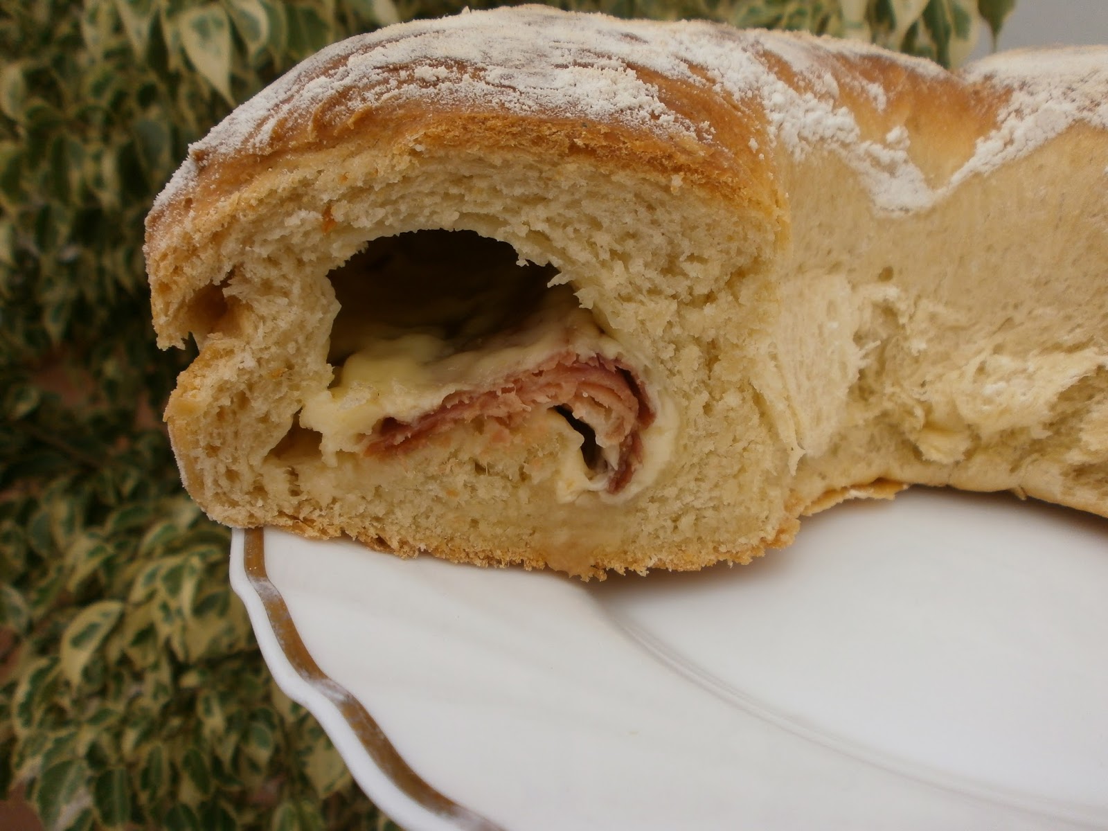 Luzmary y sus recetas caseras: ROSCA DE PAN RELLENA DE JAMÓN SERRANO Y ...